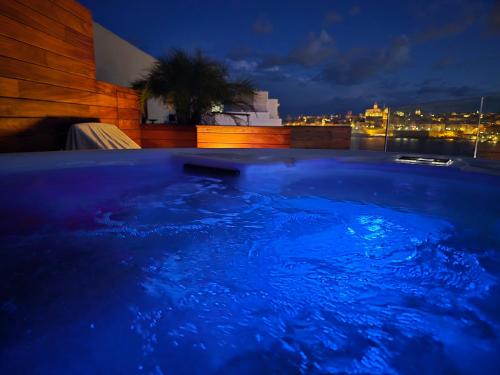 Seafront Duplex Penthouse - La Valette