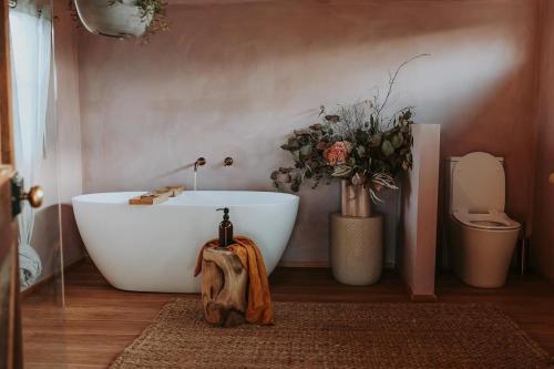 Simplistic Luxury Cottage, Ross - Tasmania