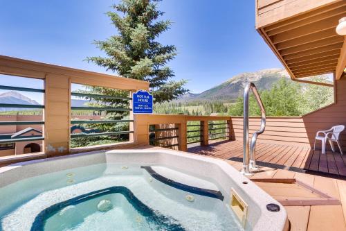 Stunning Mountain Views: Silverthorne Condo! - Silverthorne, CO