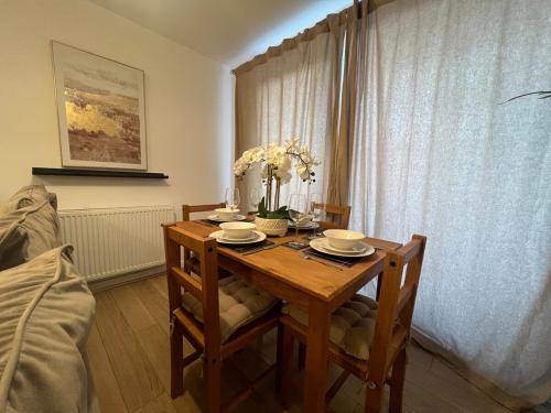 Spacious 2 Bed, 2 Bath Apartment By Mcf - London Gatwick Airport (LGW)