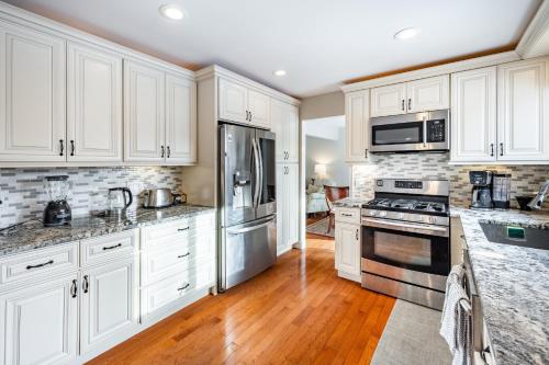 Charming Ann Arbor Home, Near Parks & Shops - Ann Arbor, MI
