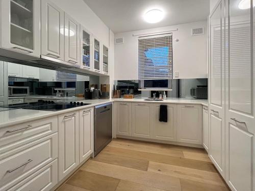 King Bed Art Deco Apartment - 60 Sec To Wagga Cbd - Wagga Wagga