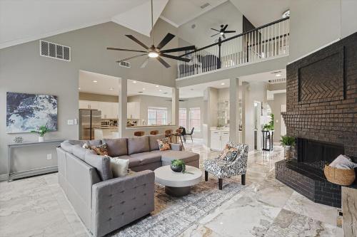 Immaculate 5br 2,5ba Holiday Home With Pool - Irving, TX