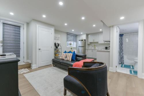 2 Bedroom Private Suite-parking-near Hospital And Airport - Oakville