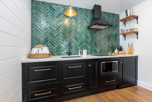 The Strand At The Vineyard Retreat Mclaren Vale - King Br, Comp Minibar, Breakfast Prov, Fireplace - McLaren Vale