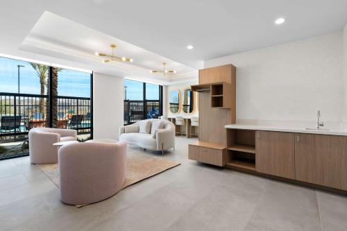 Hampton Inn & Suites By Hilton Corona - Corona, CA