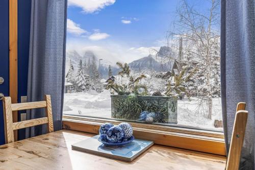 Pika's Place Private Mountain Suite - Canmore