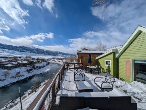 Yellowstone Treasure Guesthouses On The River - Gardiner, MT