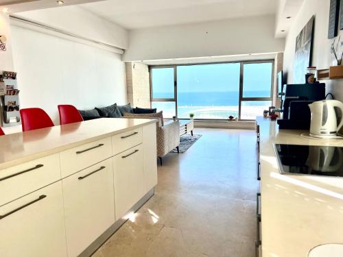 Beautiful Full Sea View Apartment - Gordon Beach - Tel Aviv