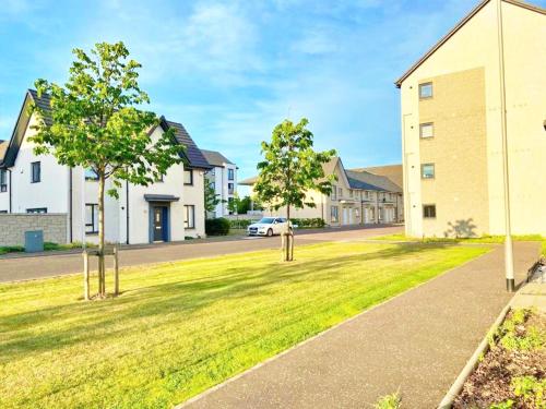 3 Bed House With Parking Near Airport - Edinburgh