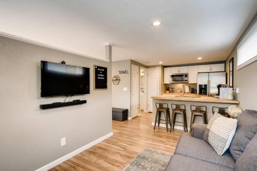 Olympic Studio - Workcation Hot Tub 4k Roku - Colorado Springs
