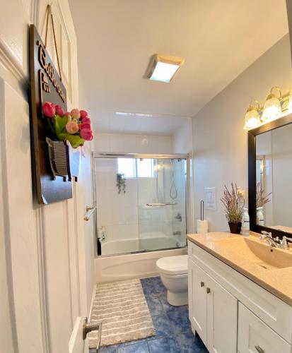 Sunny House - Main Floor, Free Parking, In Toronto - Vaughan