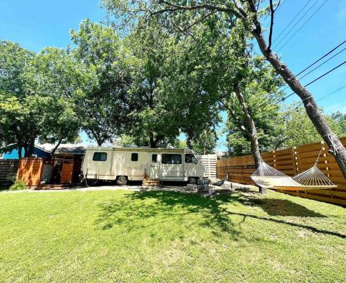 Retro Motorhome - Epic Outdoor Shower And Firepit - Austin, TX