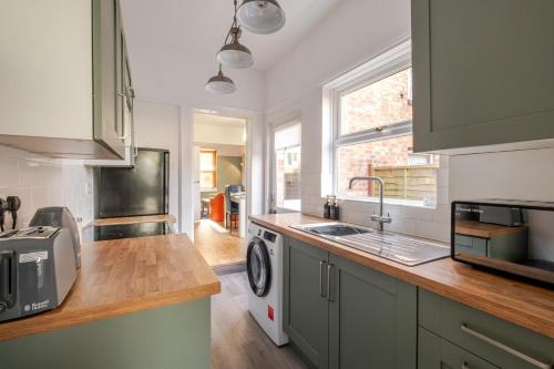 Comfortable 3 Bedroom Townhouse - Northampton