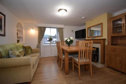Duke's House, Penrith - Stunning Large Home - Town Centre On Your Doorstep - 5 Bedrooms & Sun Trap G - Penrith