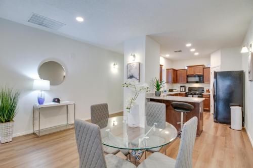 3 Mi To Old Town: Albuquerque Townhome W/ Yard! - Albuquerque