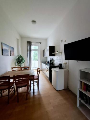 Altbauwohnung Direkt An Der Karli Mit Balkon - Netflix Inklusive - Leipzig
