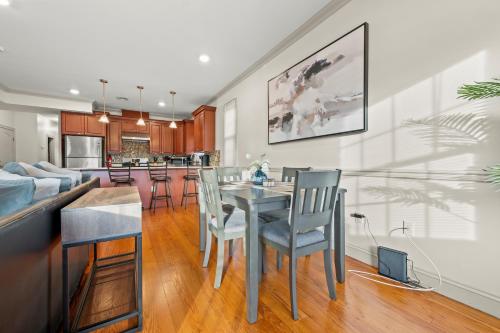 Huge Cozy Jersey City Oasis With Double Balcony - 20 Mins To Nyc - Long Island, NY