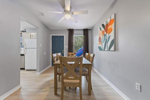 Sunset Getaway Spacious Retreat Near Beaches & Local Attractions - Gulfport, MS