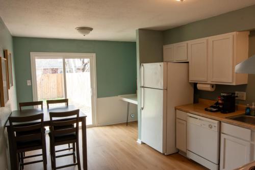 Near Kyle Field - Cottage Close To Campus - College Station, TX