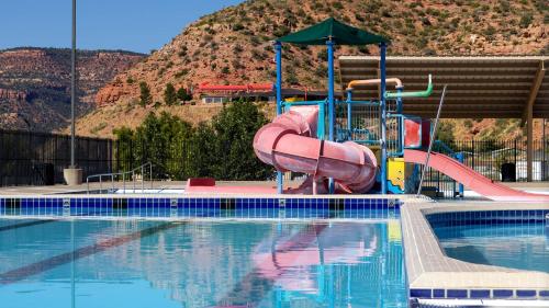 Pool & Hot Tub Close To Hiking Trails In Kanab - Kanab, UT