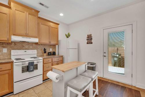 Cozy 2b Townhouse - King Bed - Concord, NC