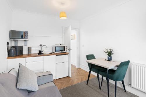 Hillbarn Studio Free Parking & Private Patio - Worthing Beach