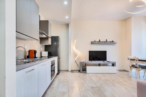 Golden Luxe - Sunny Apartment Near The Sea - Viareggio