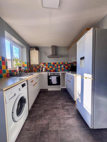 Newly Refurbished Home Fit For To 7 Family Members, Groups, Contractors Centre Of Bradley Stoke - Bristol