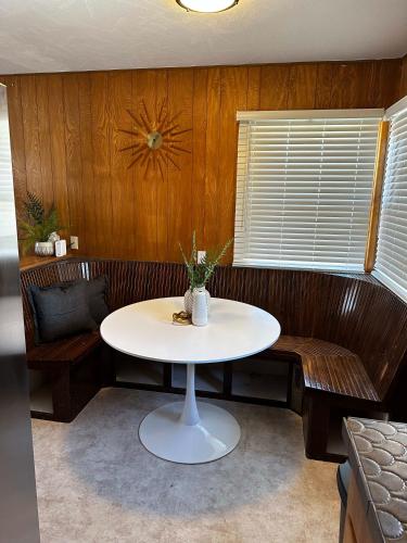 Mid-century Modern 4br Wif Smrttv Coffee Patio - Sedgwick County Zoo, Wichita