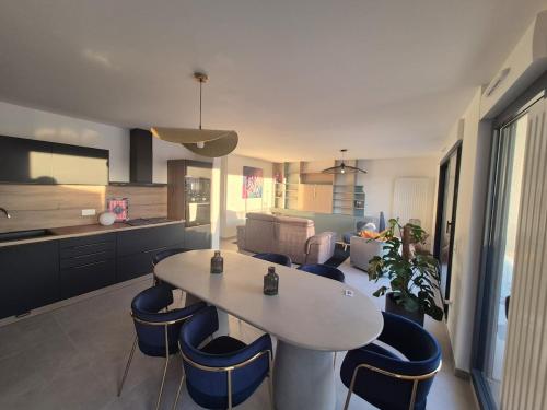 Frida, Terrasse Exposee Plein Sud, Wifi, Parking Double, - La Rochelle