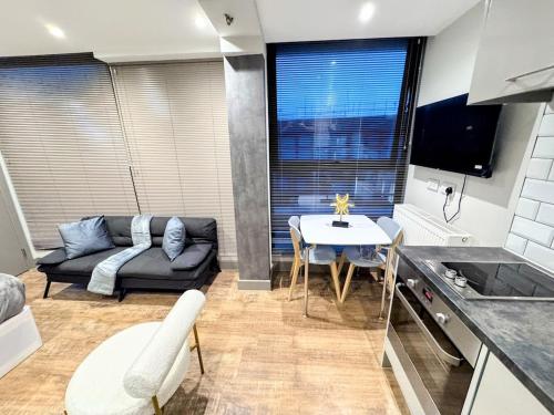 Luxury Studio Suite Town Centre Short Stay - Maidstone