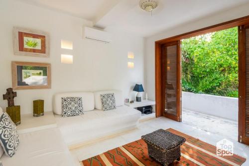 From $14 - Seaside TopSpot for 17 at Exclusive & Idyllic Barú, Isla de Baru