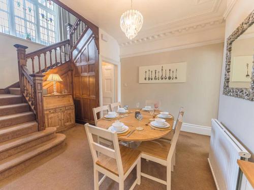 Southfield Is A Spacious Period Five Bed, Four Bath With Parking - Kendal