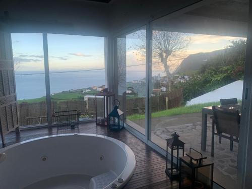 Sunrise House Azores - Jacuzzi - Nordeste