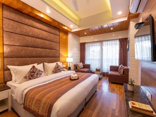 10 Top Hotels in Mussoorie | Places to Stay w/ 24/7 Friendly Customer ...