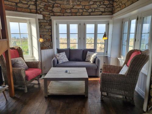 Refuge Kreiz An Avel - Plage de Pors Carn - Pointe de la Torche - Vue ...