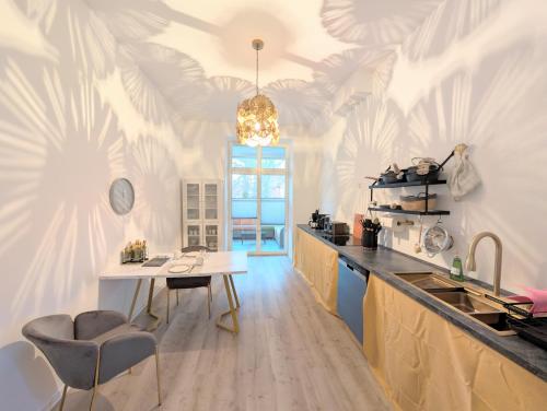 Filmap-apartments-zentrale Lage-boxspringbett-beamer-popcorn-gratis Parkplatz - Görlitz