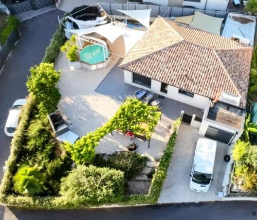 Single-story villa with pool and outdoor playground - Location, gîte, 8 ...