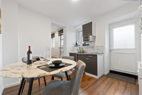 Modernes Apartement Am Rhein In Ruhiger Lage - Köln