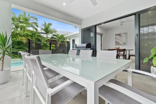 Coastal Comfort Palm Cove With Heated Pool - Palm Cove