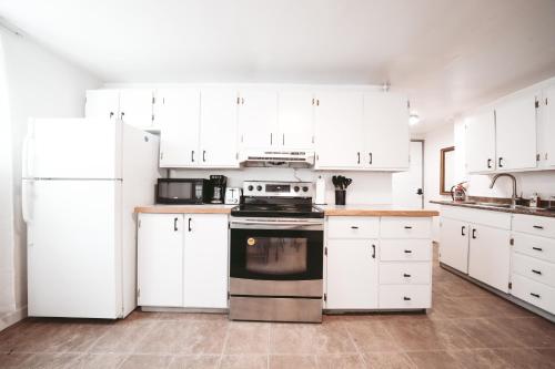 The Cloud Off 16th - 2bd 1 Ba - Calgary
