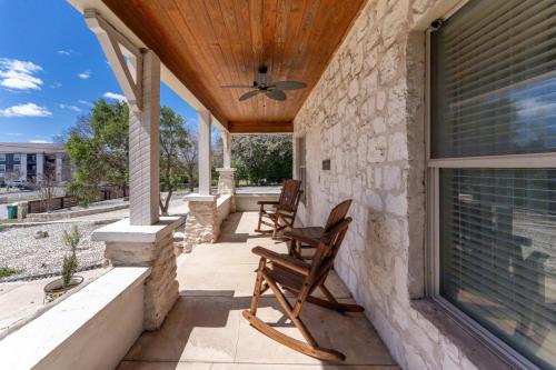 Boerne Gem Near Downtown River Park Main Street - Boerne, TX