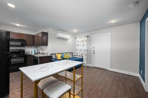 Cozy Sanctuary Near Medcenter, Uh And Nrg - Missouri City, TX