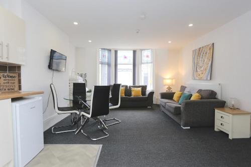 Grand National 1-bed Very Close To Pleasure Beach - Sandcastle Waterpark, Blackpool