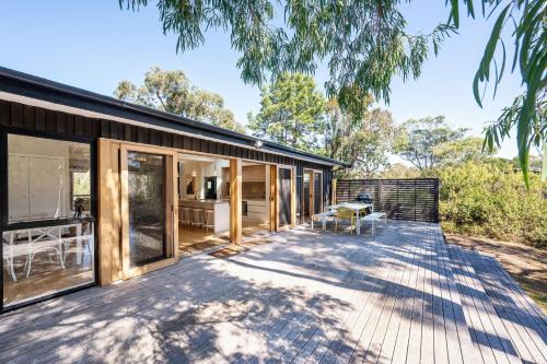 Arlo Beach House - Somers Beachfront, Pet Friendly, Fireplace - Balnarring