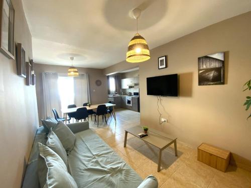 2 Apts, Fast Wi-fi, 5 Min Walk To Beach - Lárnaka