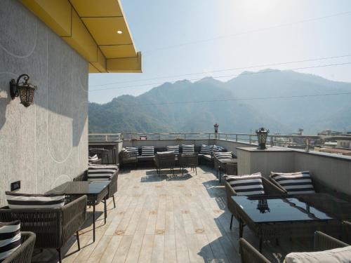 10 Top Hotels in Rishikesh | Places to Stay w/ 24/7 Friendly Customer ...