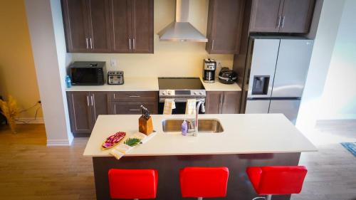 Newly Built 3 Plus 1 Bedroom Ravine Lot Townhouse, Brampton, Ontario - ブランプトン