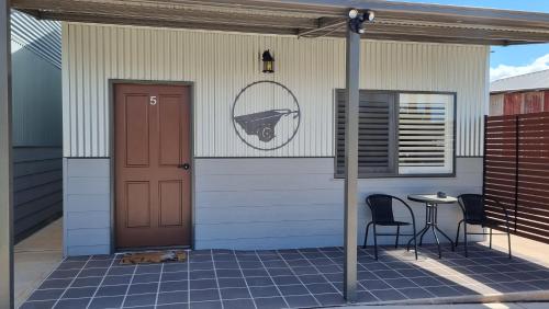 Cooper's Cottages - Lightning Ridge, Australia - Updated 2026: Prices ...